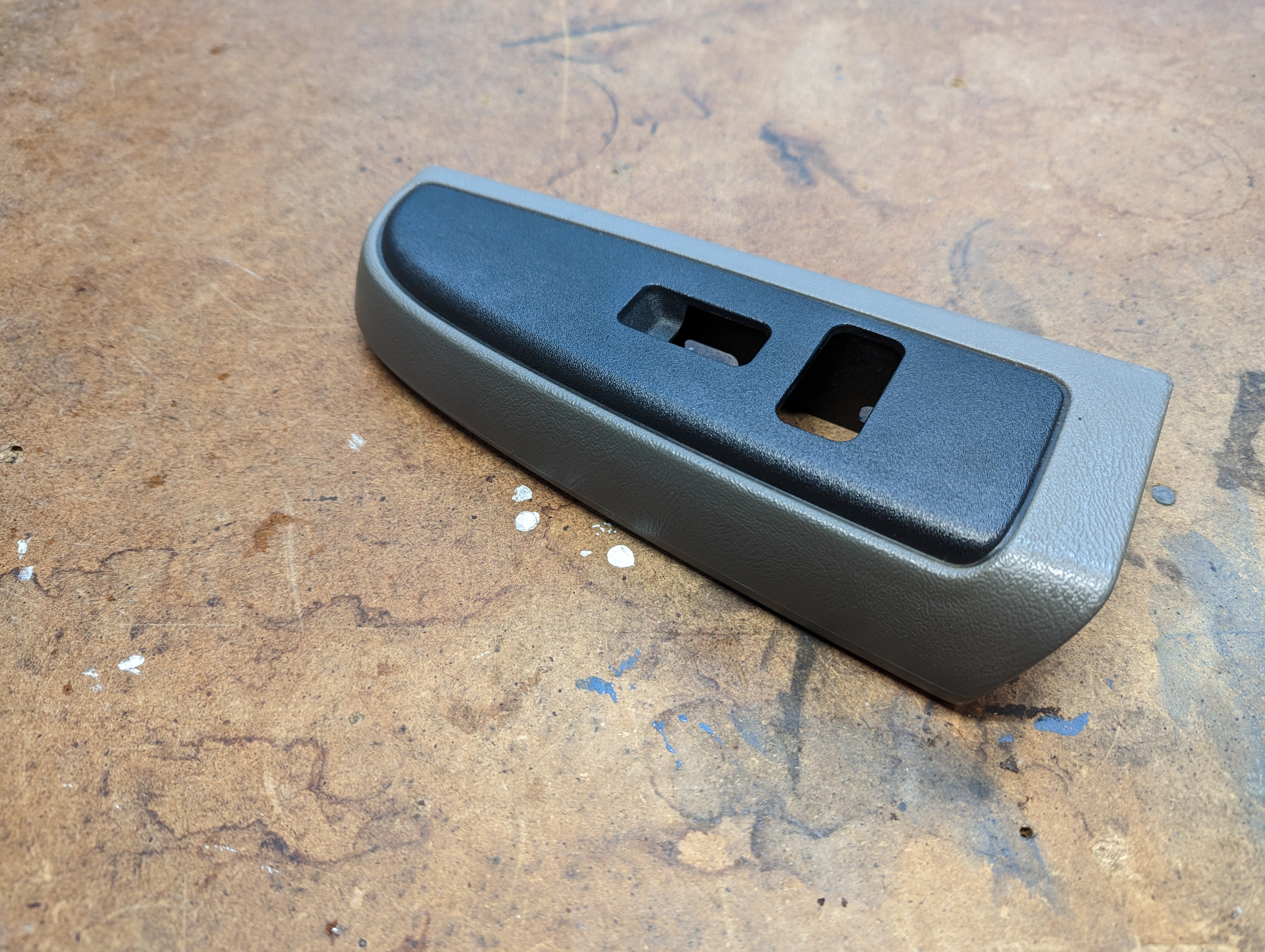 OEM Passenger RH Power Switch Bezel in Light Gray for 2003-2006 Silver ...